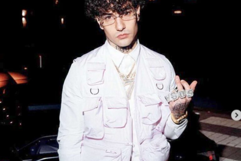 Tony Effe in cima alle classifiche, ma nessuno capisce una parte della ...